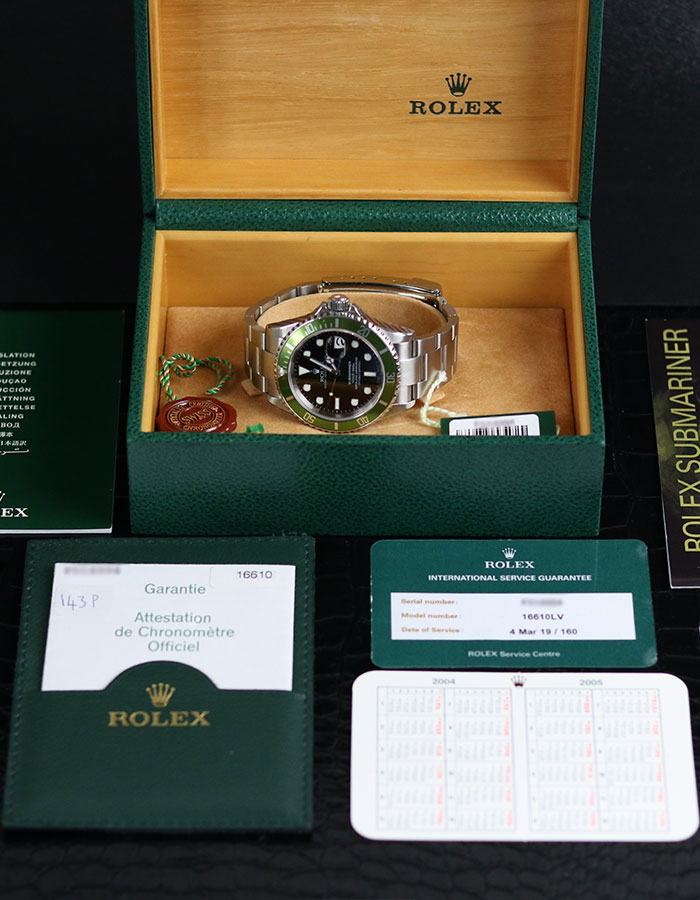 2004 Rolex Submariner Kermit Flat 4 16610LV 40mm | Crown & Bezel